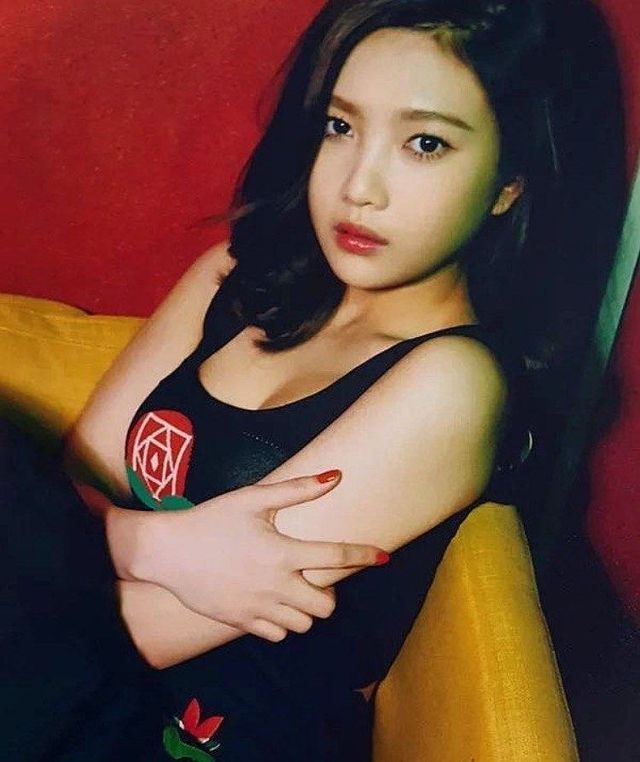 According To Koreans, These 4 Idols Have The Most "Glamorous Boobs" - Koreaboo