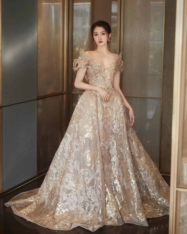 Who Is Guan Xiaotong? The Actress Luhan Has Been Accused Of Cheating On ...