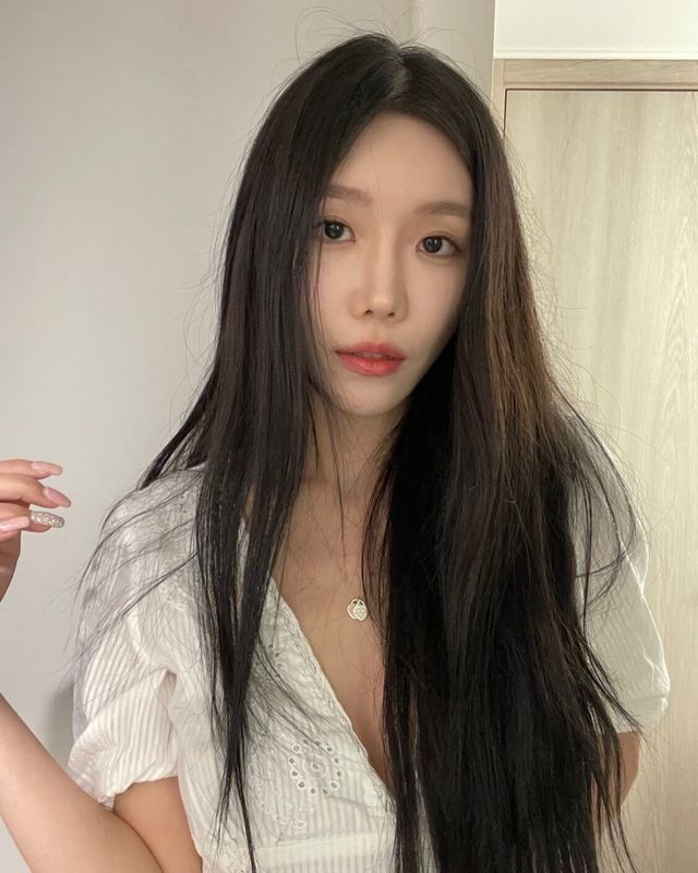 Third-Generation Idol Shocks Fans With Her Sexy Figure With A Bold "Underwear" Look - Koreaboo