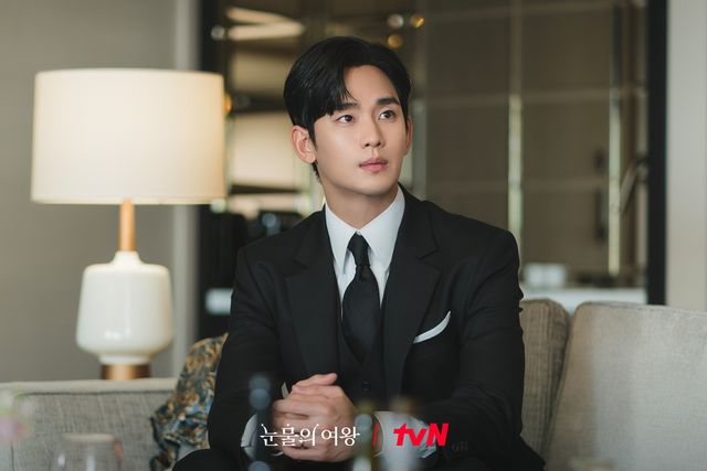 IU's "Consistent Bestie" Attends Her Concert On The Night Of His K-Drama Premiere - Koreaboo