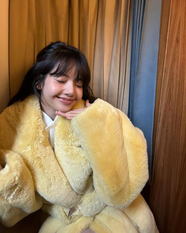 "Her Body Changed" - BLACKPINK's Lisa Receives Praise For Her Flawless ...