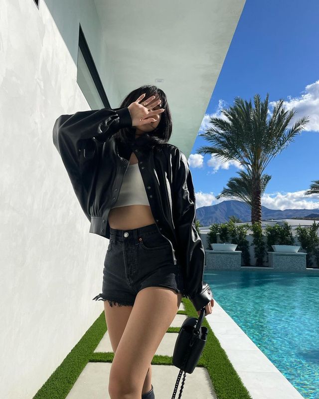 "Her Body Changed" - BLACKPINK's Lisa Receives Praise For Her Flawless ...