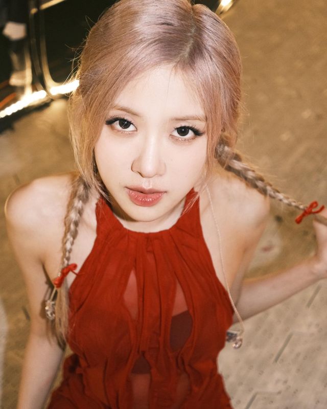 Netizens Hilariously Reignite "Dating Rumors" Between BLACKPINK's Rosé ...