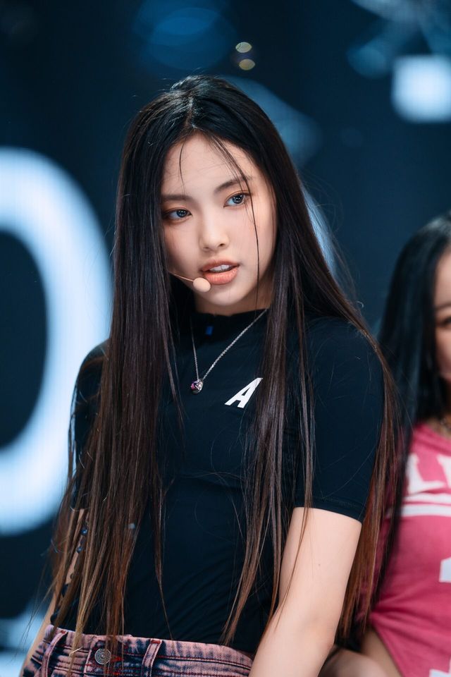 Korean Netizens Heartbroken After NewJeans' Hyein Reveals She Cried During Today's Music Show ...