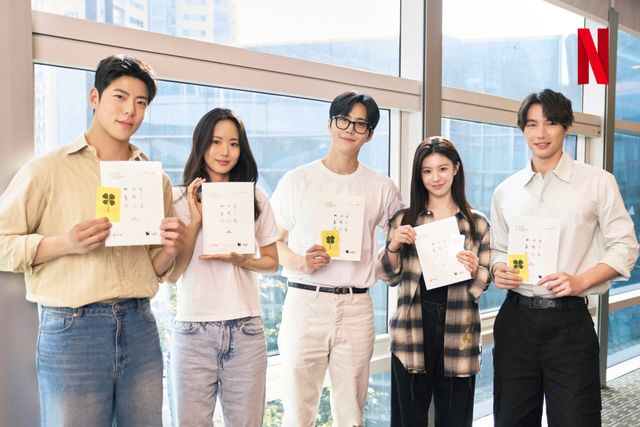 Kim Seon Ho And Go Youn Jung Spotted Filming Abroad For New Netflix ...