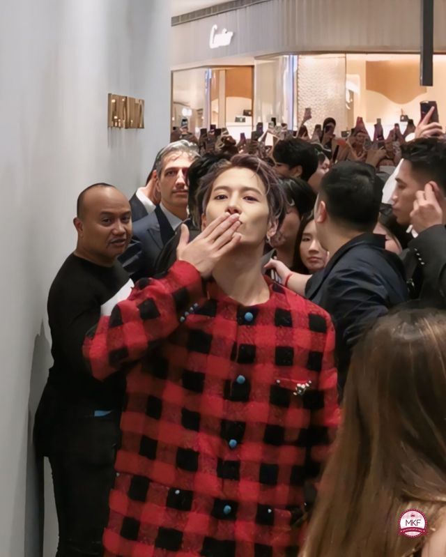 GOT7's Jackson Wang Surprises Fan With An Expensive Gift - Koreaboo