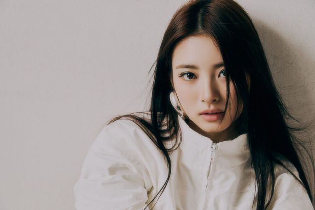 Get To Know The Members Of THE BLACK LABEL's MEOVV - Koreaboo