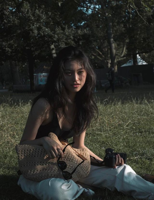 Weki Meki's Kim Doyeon Surprises Fans By Returning Back To School...In London - Koreaboo