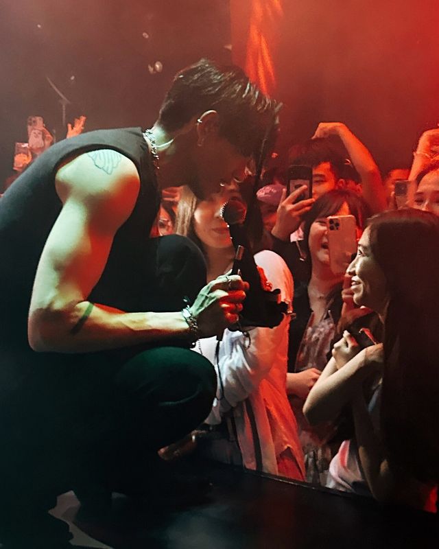 Singer's Consent Form For Sexy Fan Service Hilariously Backfires - Koreaboo