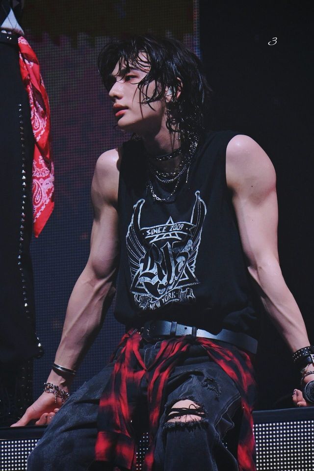 Stray Kids' Hyunjin Unexpectedly Shows Off His Muscular Back ...