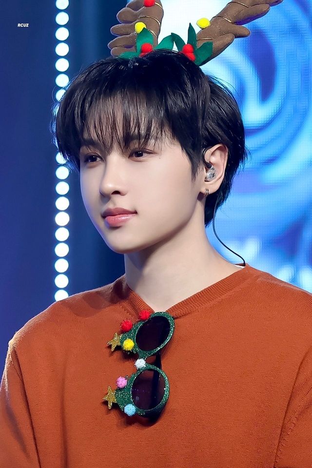 OnlyOneOf's Rie To Officially Enlist In The Military - Koreaboo