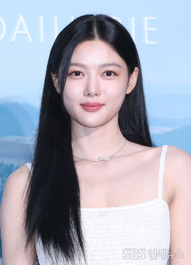 Kim Yoo Jung's Beautiful Older Sister Makes Surprise Wedding ...