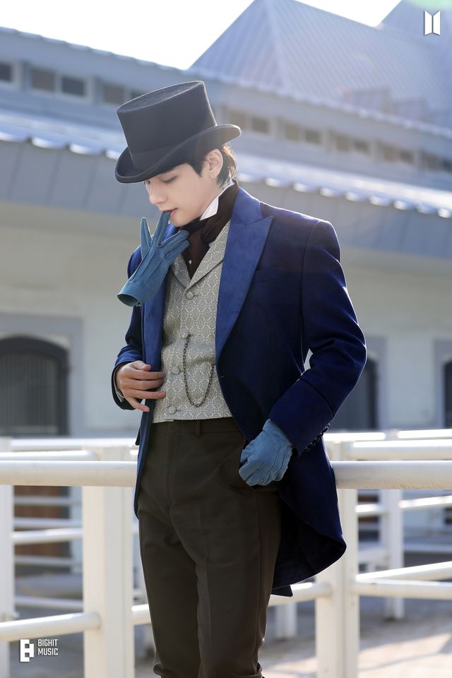 24 Behind-The-Scenes Moments From BTS V's "Veautiful Days" Photoshoot ...