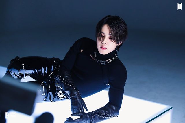 26 Gorgeous Behind-The-Scenes Photos Of BTS's "Me, Myself, And Jimin ...