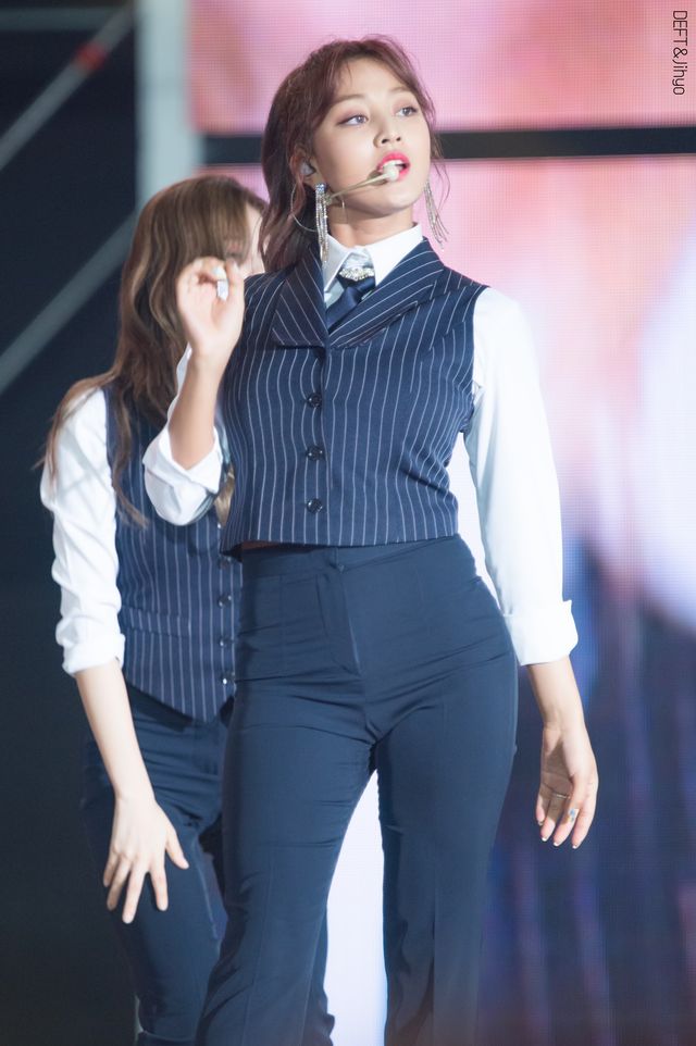 Here Are 12 Of TWICE Jihyo's Most Stunning Stage Outfits That Will Make ...