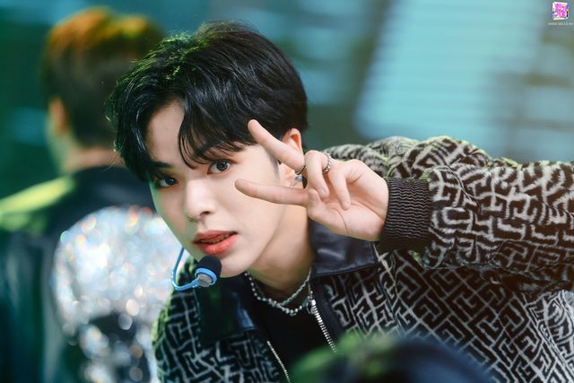 These 60 HD Photos Of TREASURE Performing "JIKJIN" Live Will Have Any ...