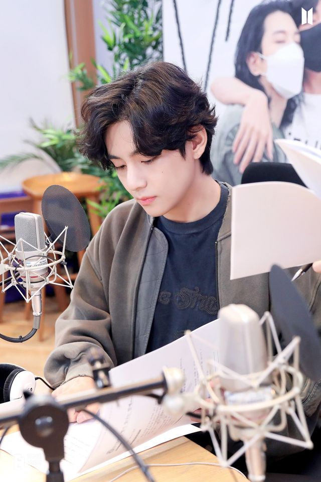 BIGHIT MUSIC Releases 20 New HD Photos Of BTS's V For His 27th Birthday ...