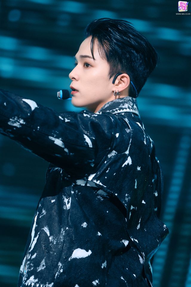 These 60 HD Photos Of TREASURE Performing "JIKJIN" Live Will Have Any ...