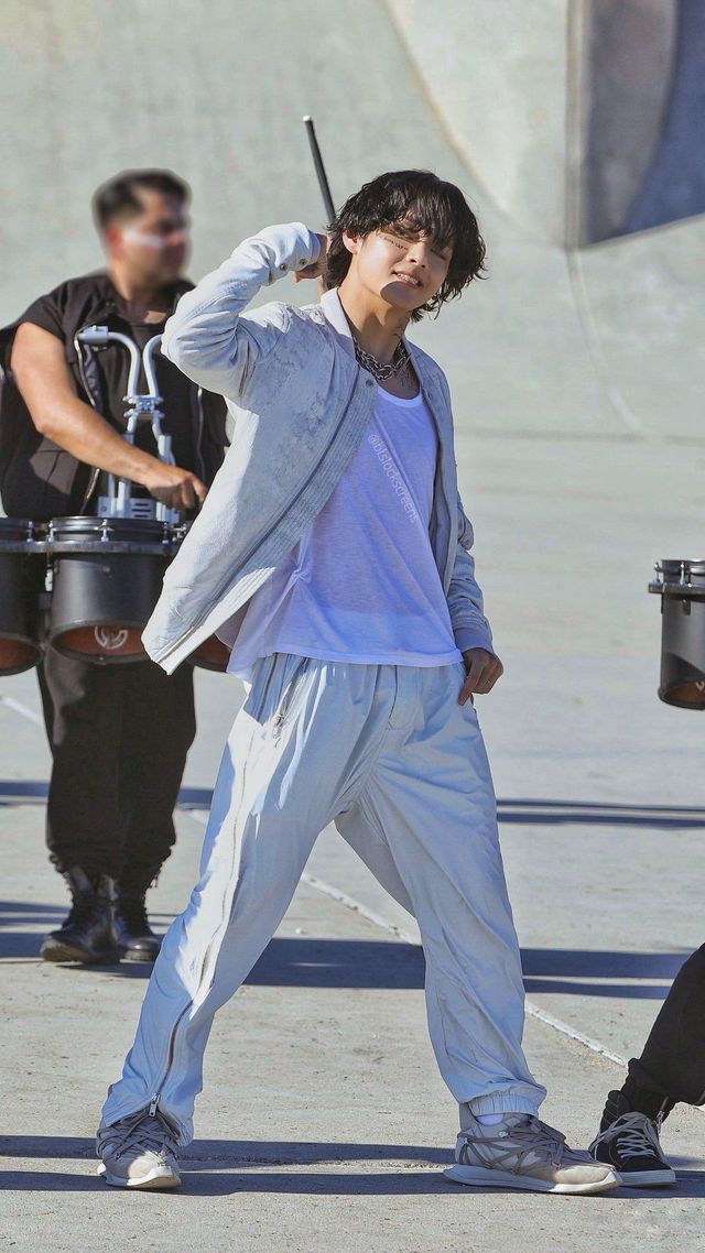 BTS's V Didn't Let An Injury Stop Him From Giving "ON" His All