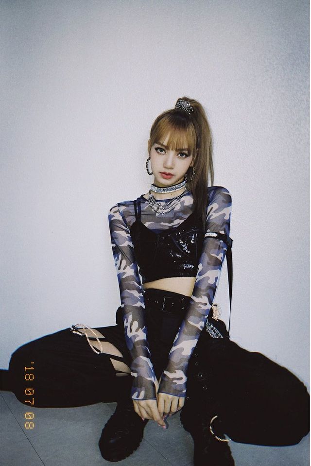 12 Times BLACKPINK's Lisa Slayed In The Prettiest Stage Outfits - Koreaboo