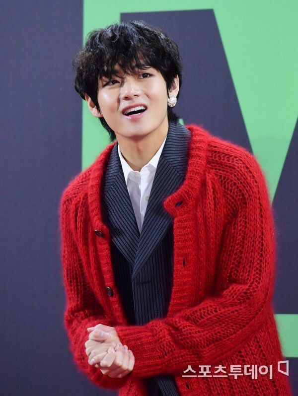 Runway King: 6 Times BTS's V Wore Fashion Better Than The Models Could ...