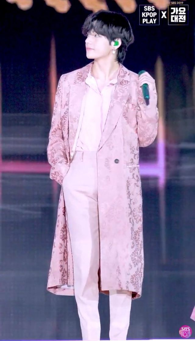 10 Times BTS V's Beautiful Stage Outfits Had Us Absolutely Shook - Koreaboo