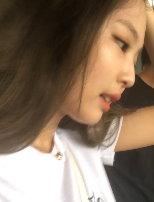 These 10+ Close-Up Unedited Photos Of BLACKPINK's Jennie Show How She ...