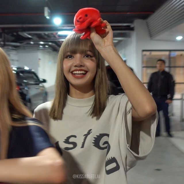 13 Unedited Moments Showing What BLACKPINK's Lisa Actually Looks Like ...