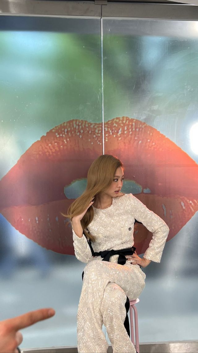 BLACKPINK's Jennie Shows Off Her Weight Loss And Tiny Waist - Koreaboo