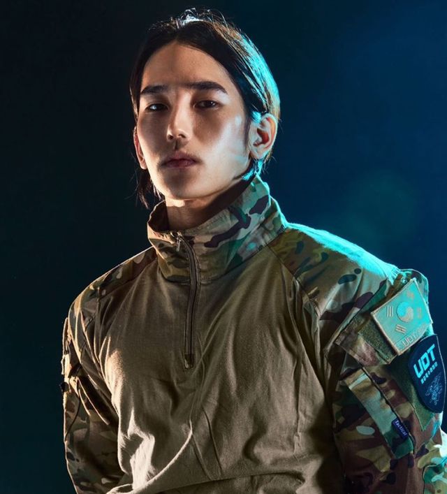 Korean Navy SEAL Soldier Making Constant Headlines For His Handsome Idol-Like Visuals - Koreaboo