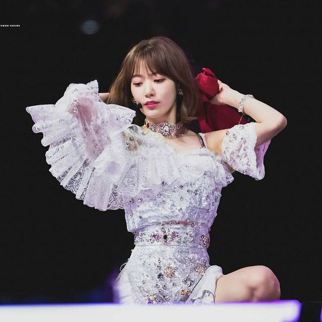 Here Are 8 Female Idols Who Boast Seriously Beautiful Doll Like