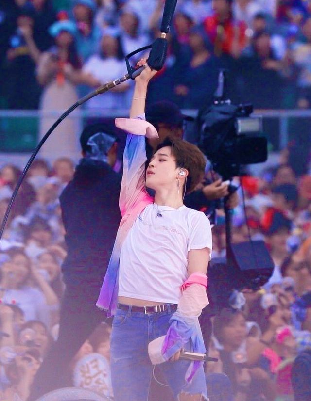 Here's What Big Hit Labels' MV Sets Really Look Like Behind The Scenes