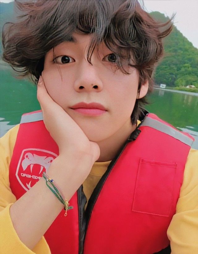 10 Items And Accessories From BTS V’s Daily Life That You Too Can Use ...