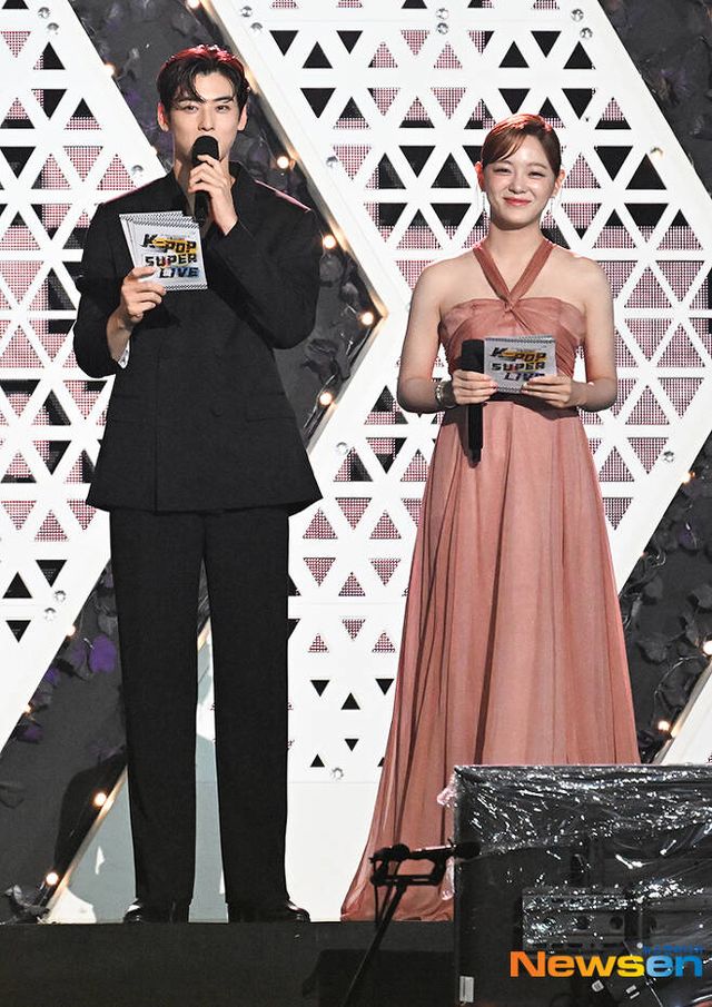 ASTRO’s Cha Eunwoo And Bestie Kim Sejeong Showcase Their Great Chemistry At “Seoul Festa 2022 ...