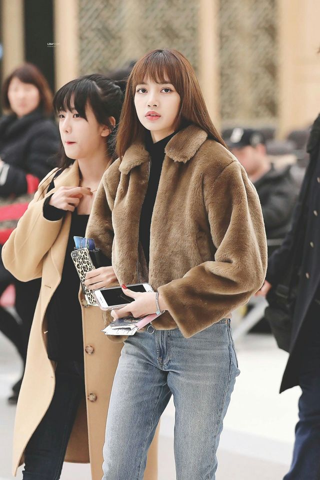 8 Of BLACKPINK Lisa's Most Stylish Winter Outfits That'll Make You ...