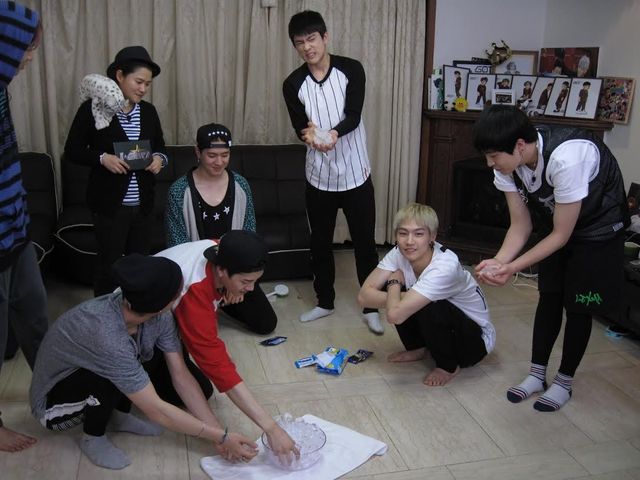 13 Male Idols Who Are Still Living Together In A Dorm, And Those Who ...