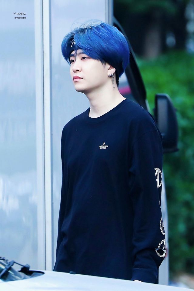 10+ Idols Who Absolutely Crushed The Blue Hair Look - Koreaboo