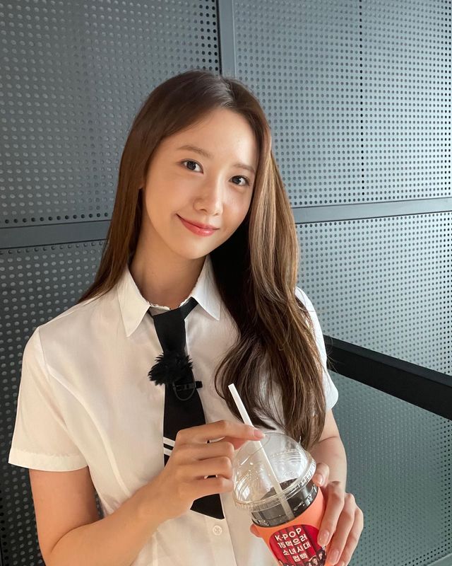 IU And Girls' Generation's Yoona Both Wore Princess Dresses To The ...