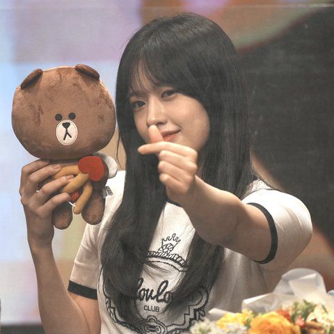 IVE's Ahn Yujin Just Cut Her Bangs - And Her Image Is Completely Different - Koreaboo