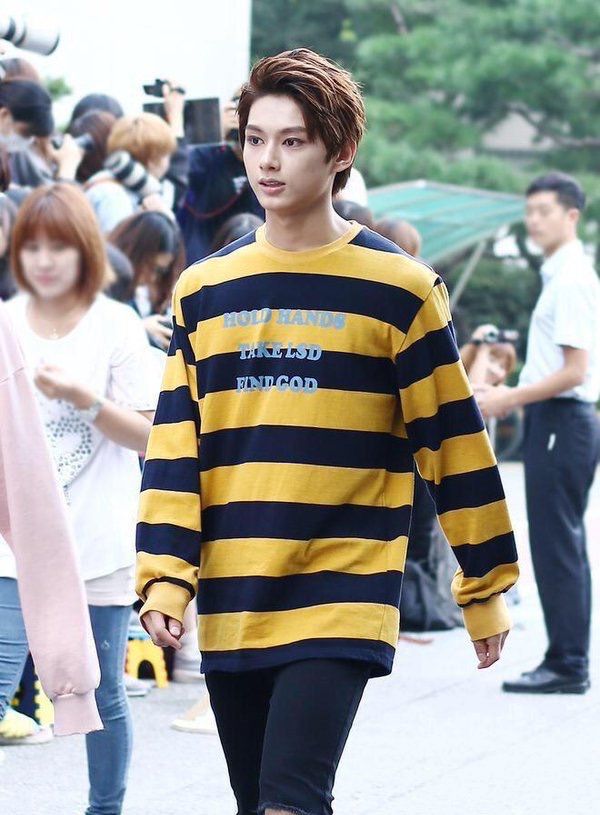 36 Of The Most Hilariously Inappropriate Shirts Idols Have Ever Worn ...