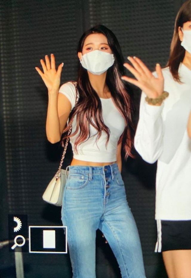 7 Times IVE's Jang Wonyoung Revealed Her Tiny Waist And 11-Line Abs ...