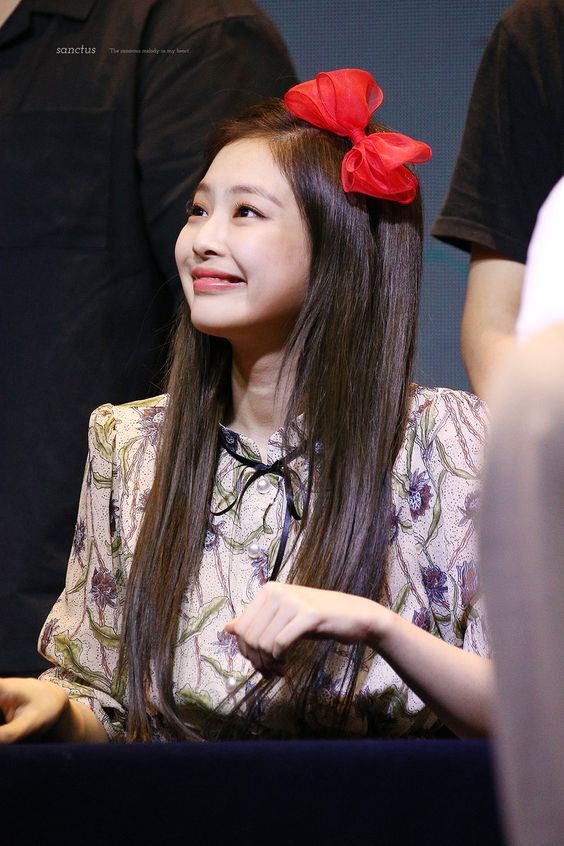 10+ BLACKPINK's Jennie Was A Trendsetting Queen In The Cutest Headbands ...