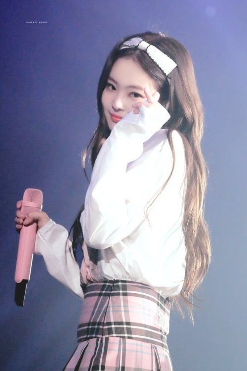 10+ BLACKPINK's Jennie Was A Trendsetting Queen In The Cutest Headbands ...