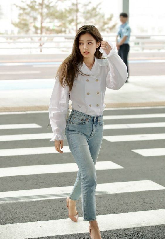 10+ Times BLACKPINK's Jennie Proved She's The Queen Of Proportions In A ...