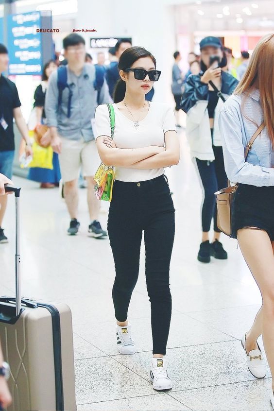 10+ Times BLACKPINK's Jennie Proved She's The Queen Of Proportions In A ...