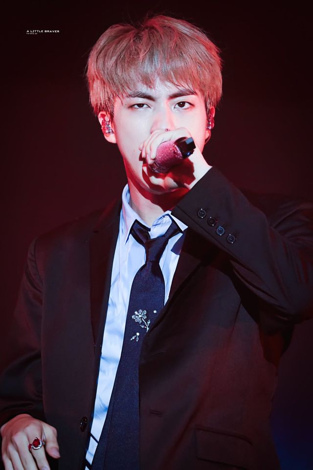 BTS Jin's "Choppy Bang" Visual Really Peaked At The Final Concert ...