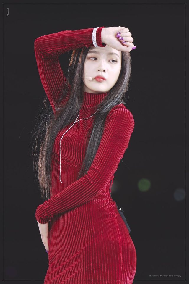 Fans Can't Get Over How Perfect Red Velvet Joy's Body Is