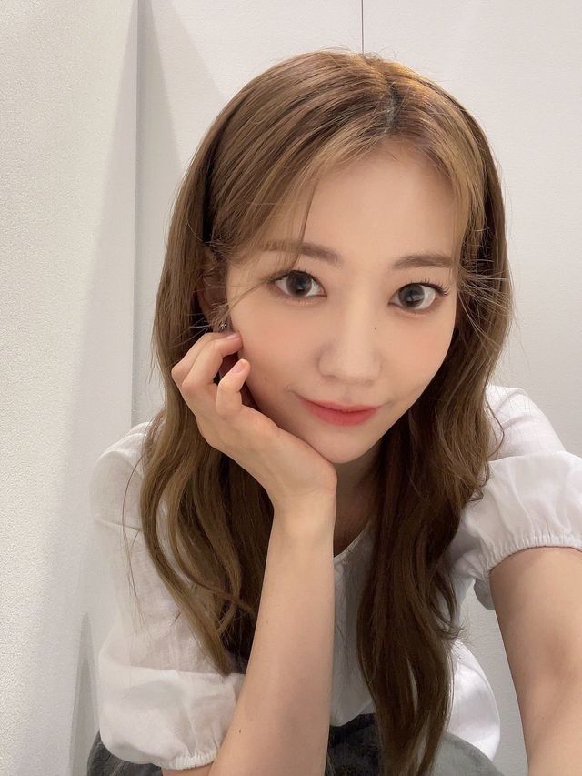 LE SSERAFIM’s Sakura Gains Praise For Her Treatment Of Underage Maknae ...