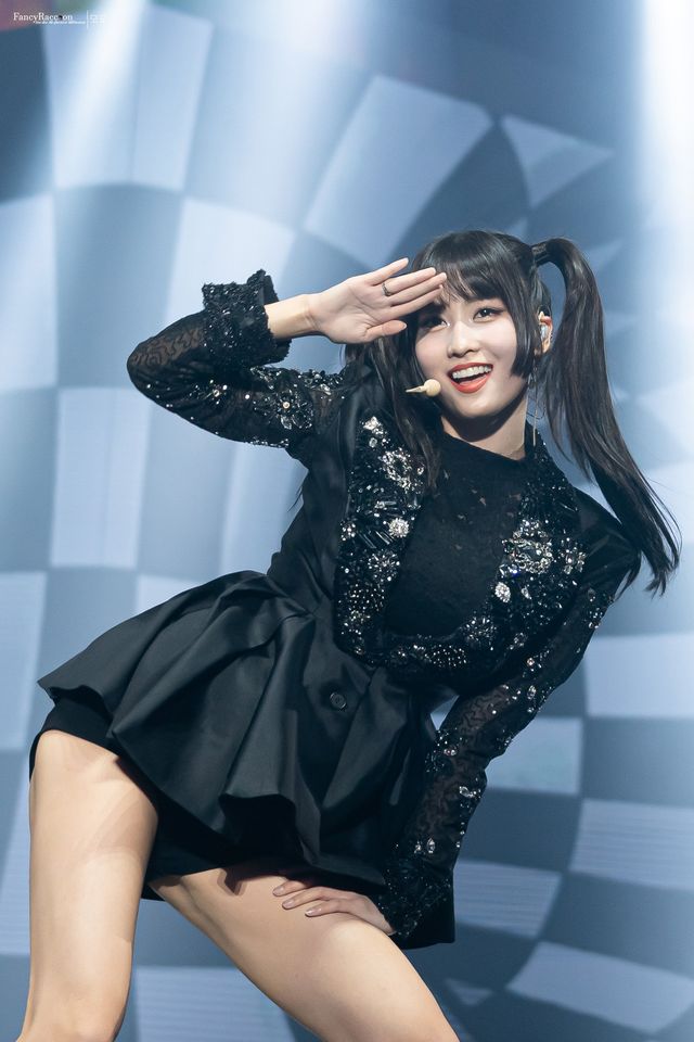 10+ Times TWICE's Momo Flaunted Her Badass Visuals In An All-Black ...