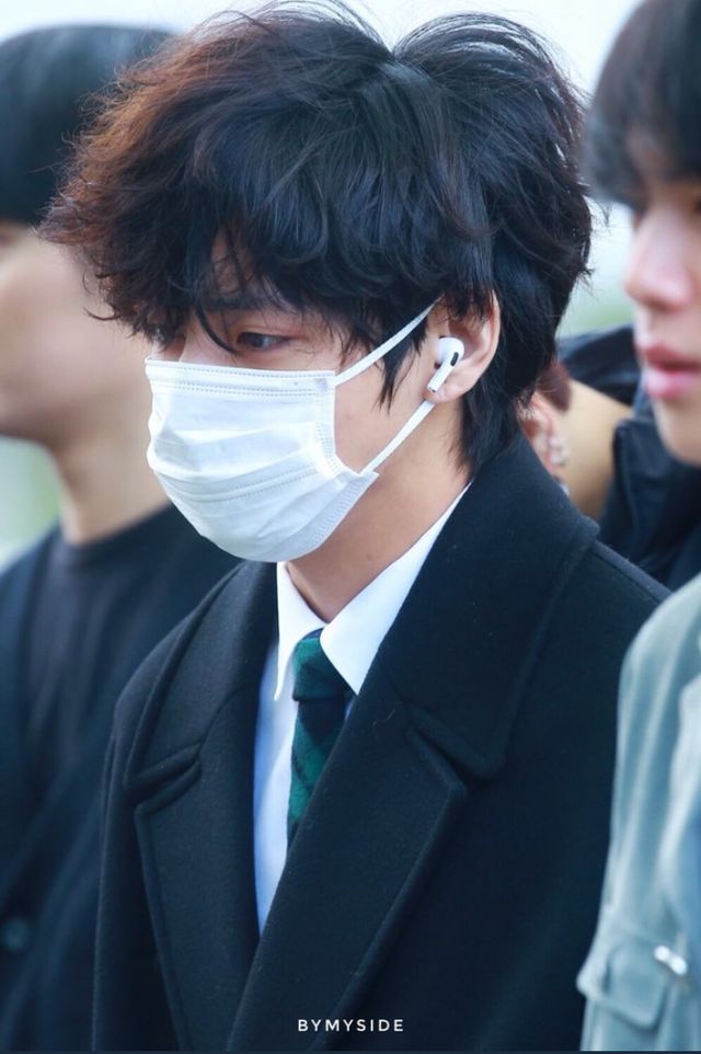 Here Are The Top 10 Most Iconic Fashion Moments Of BTS's V - Koreaboo